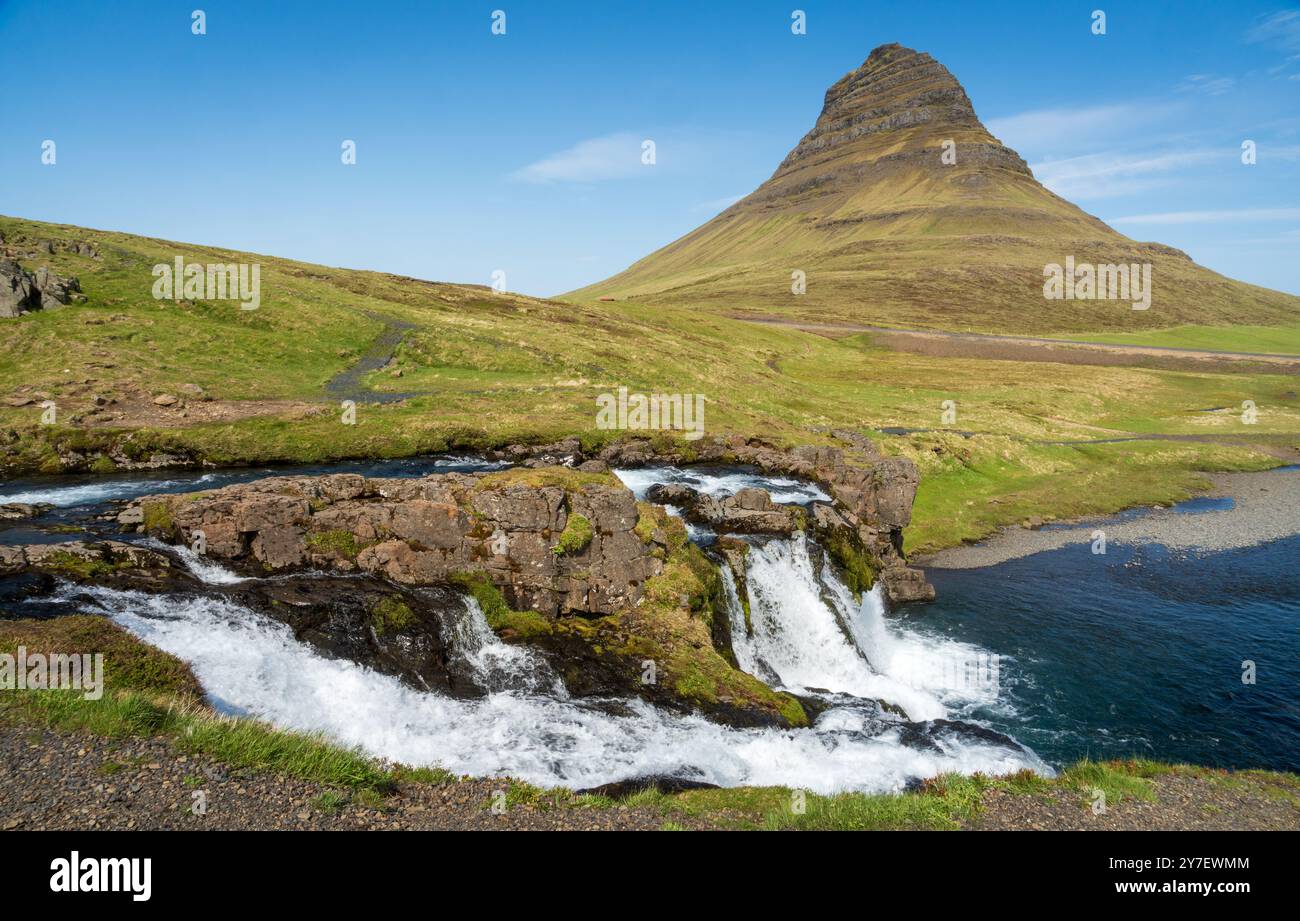 Mt. Kirkjufell and Kirkjufellsfoss waterfall in Iceland Stock Photo - Alamy