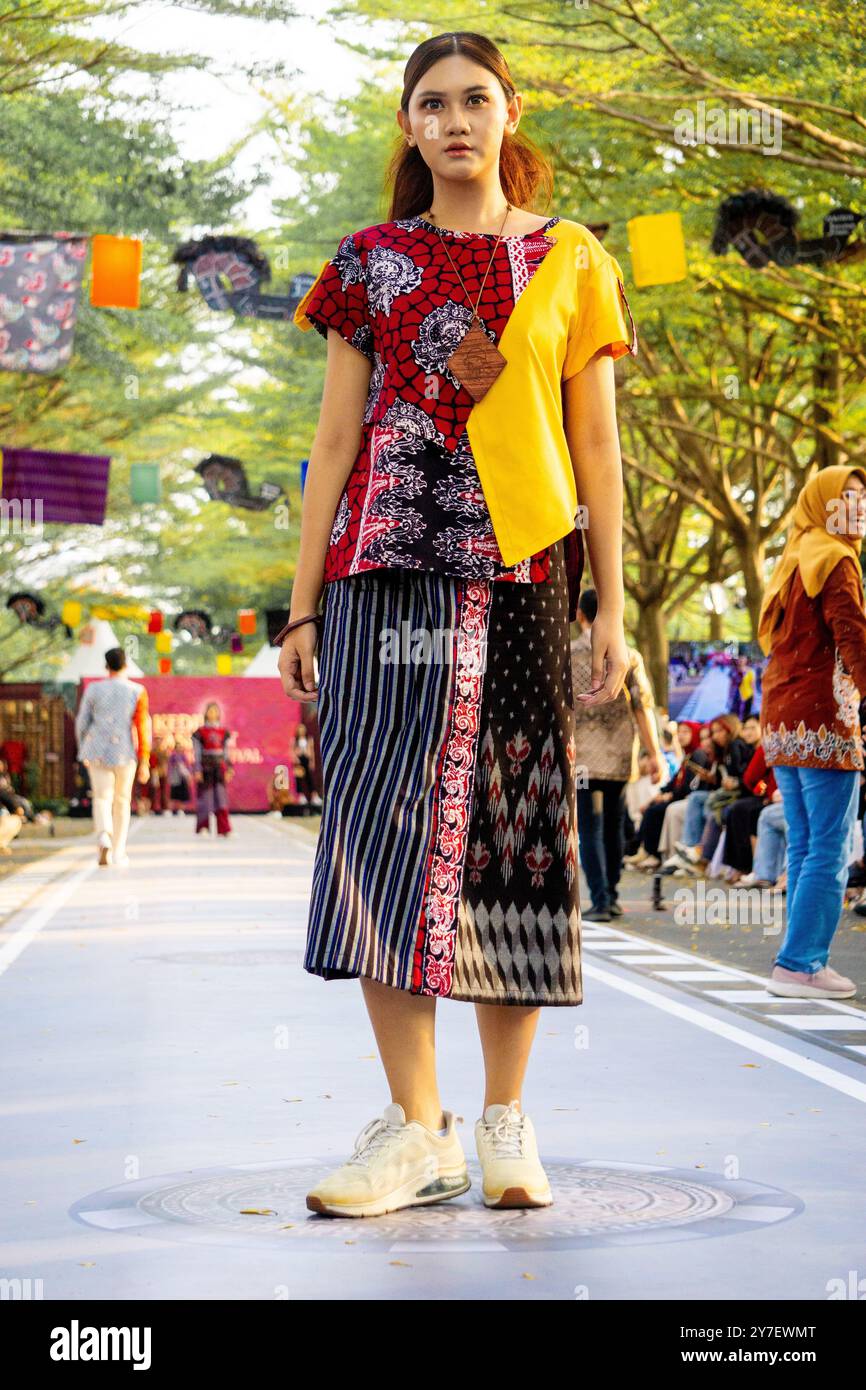 The Second Kediri Fashion Batik Festival "Kadhiri Tutur Wikara" in ...