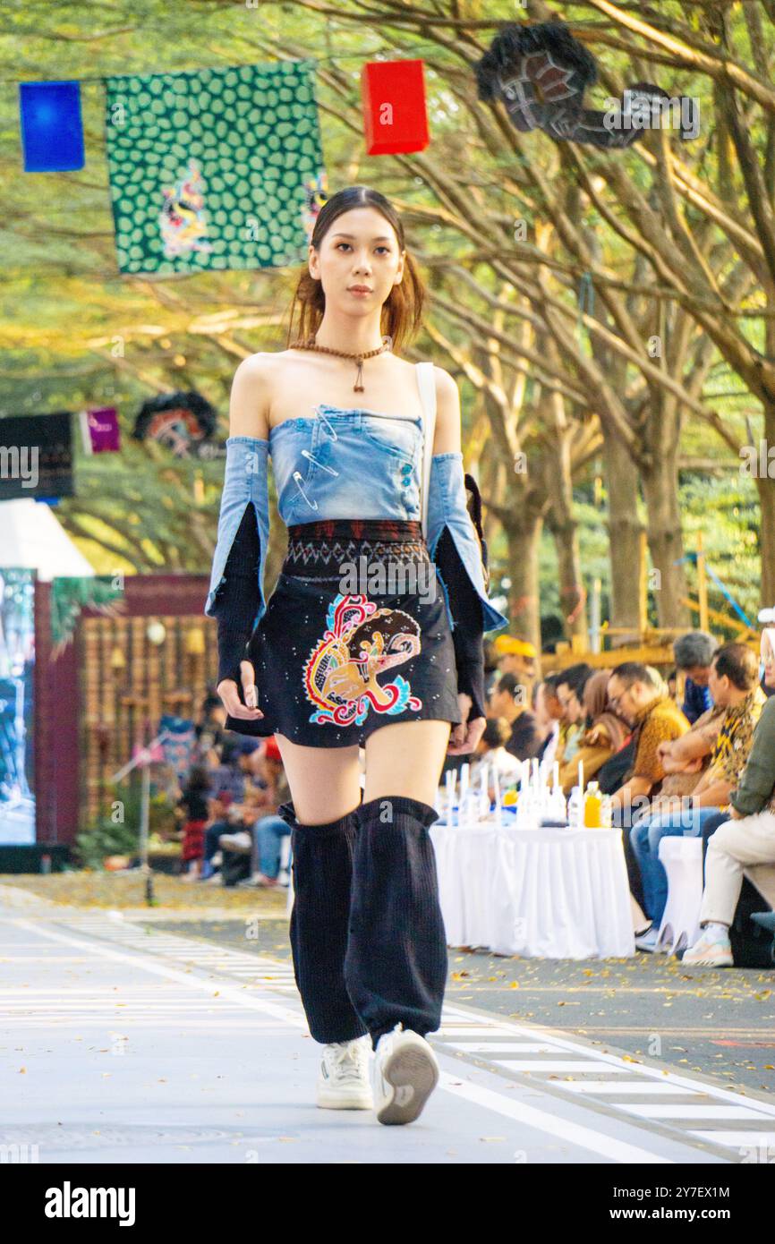 The Second Kediri Fashion Batik Festival "Kadhiri Tutur Wikara" in ...