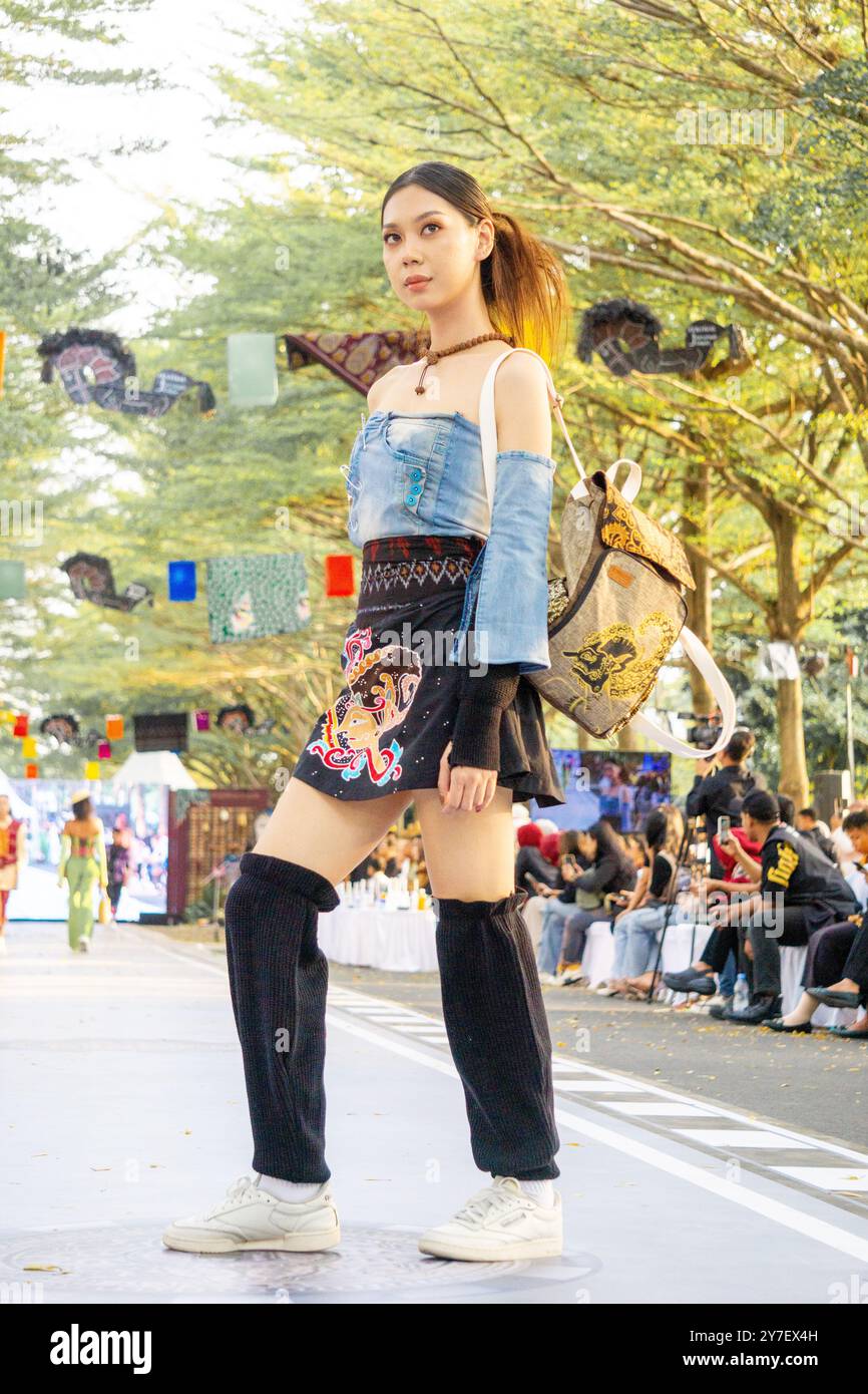 The Second Kediri Fashion Batik Festival "Kadhiri Tutur Wikara" in ...