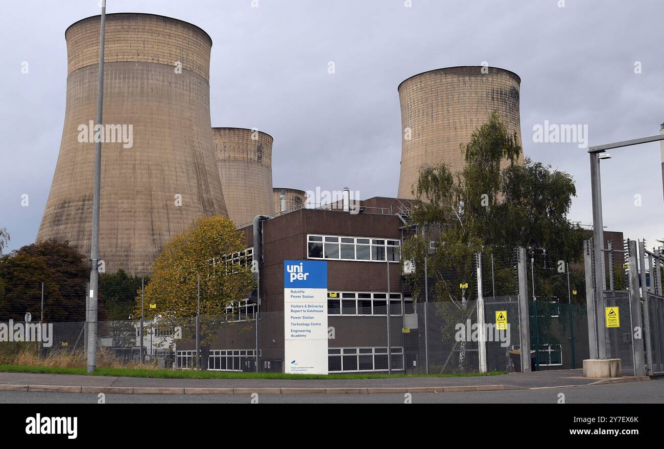 General view of Ratcliffe-on-Soar power station in Nottingham, England ...