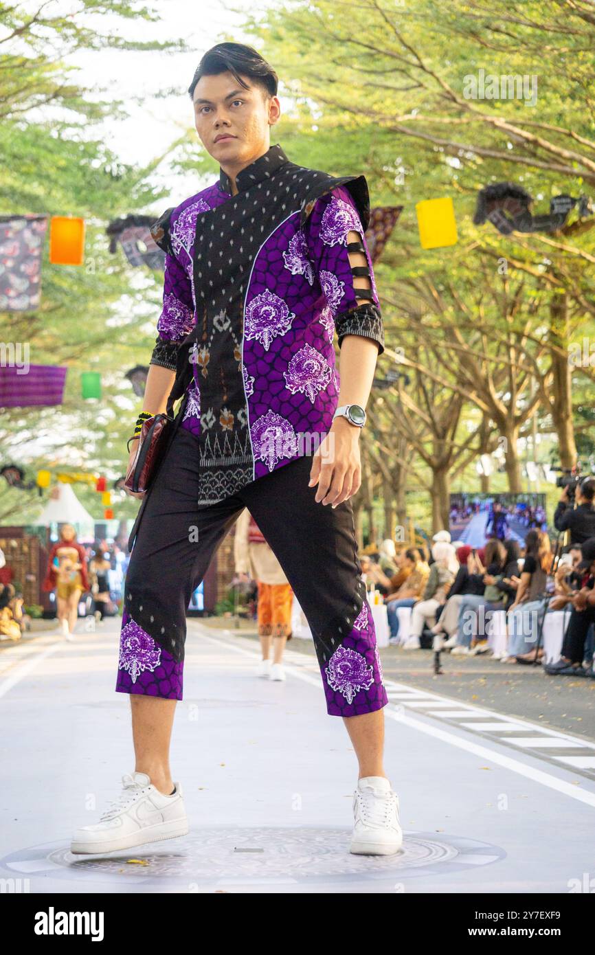 The Second Kediri Fashion Batik Festival "Kadhiri Tutur Wikara" in ...