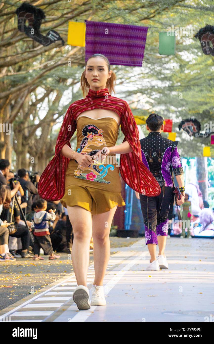 The Second Kediri Fashion Batik Festival "Kadhiri Tutur Wikara" in ...