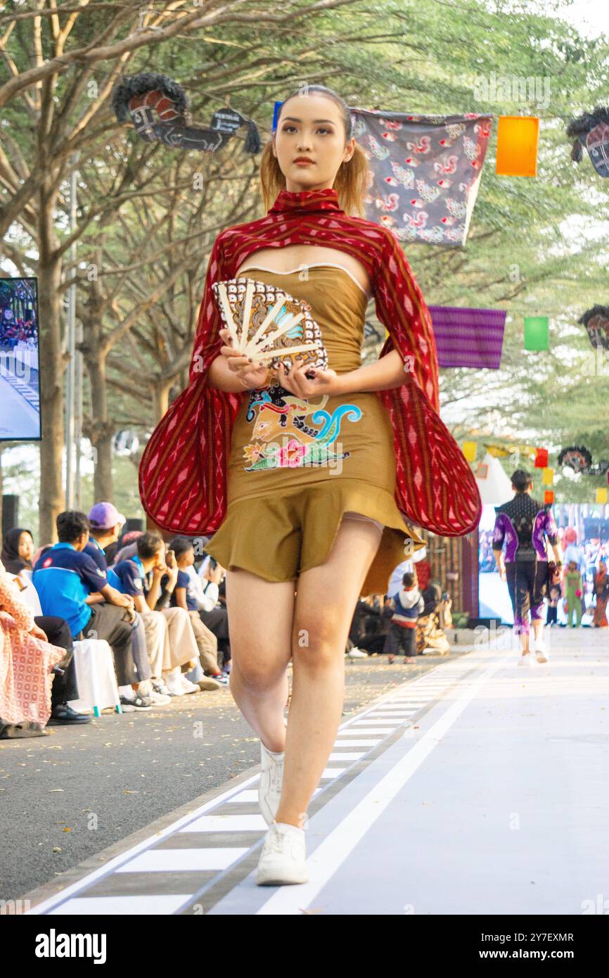 The Second Kediri Fashion Batik Festival "Kadhiri Tutur Wikara" in ...