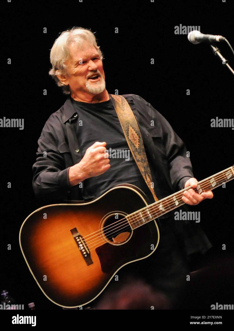 Singer, songwriter, and actor Kris Kristofferson performs at the King ...