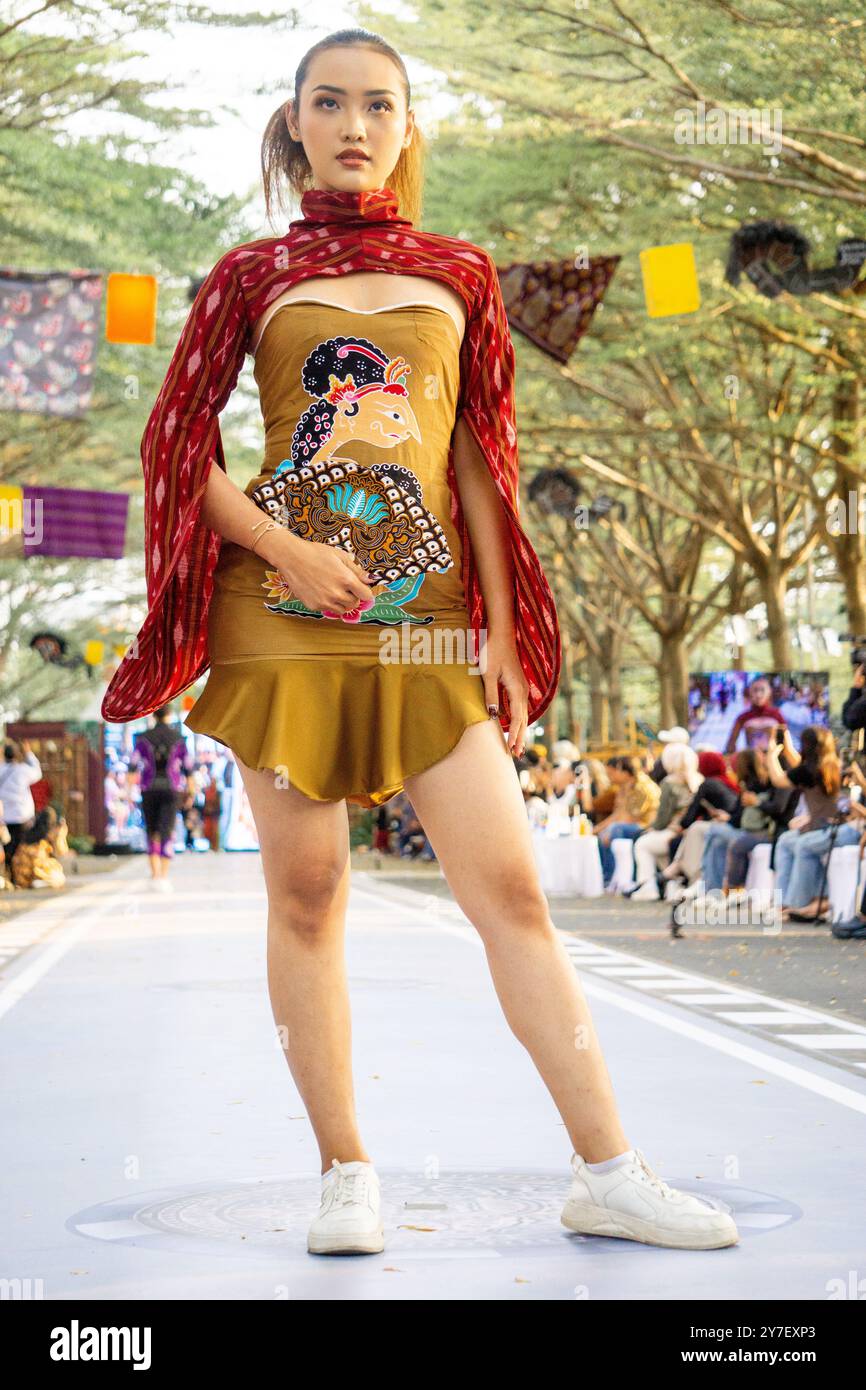 The Second Kediri Fashion Batik Festival "Kadhiri Tutur Wikara" in ...