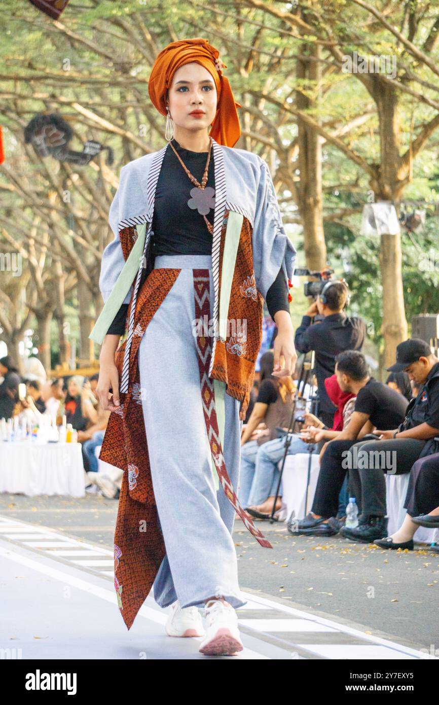 The Second Kediri Fashion Batik Festival "Kadhiri Tutur Wikara" in ...