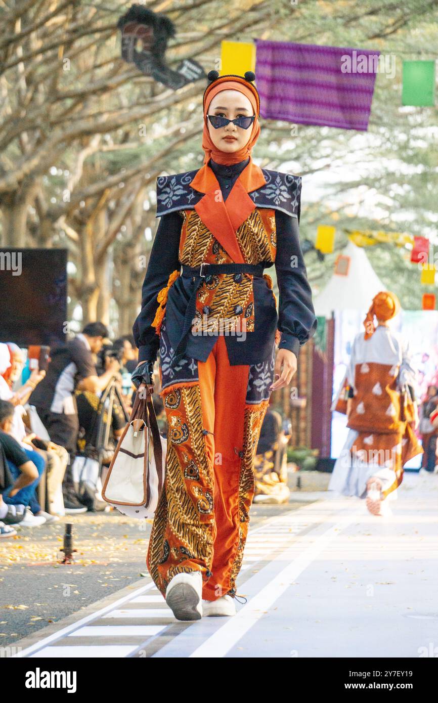The Second Kediri Fashion Batik Festival "Kadhiri Tutur Wikara" in ...