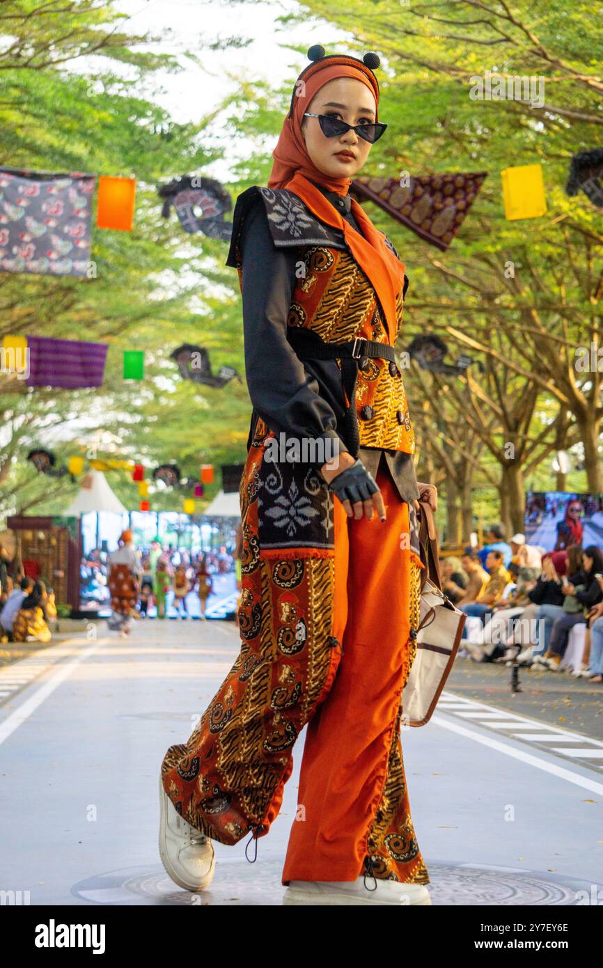 The Second Kediri Fashion Batik Festival "Kadhiri Tutur Wikara" in ...