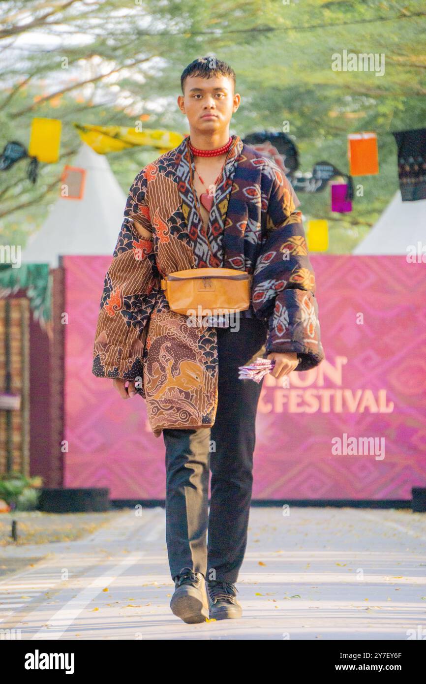 The Second Kediri Fashion Batik Festival "Kadhiri Tutur Wikara" in ...