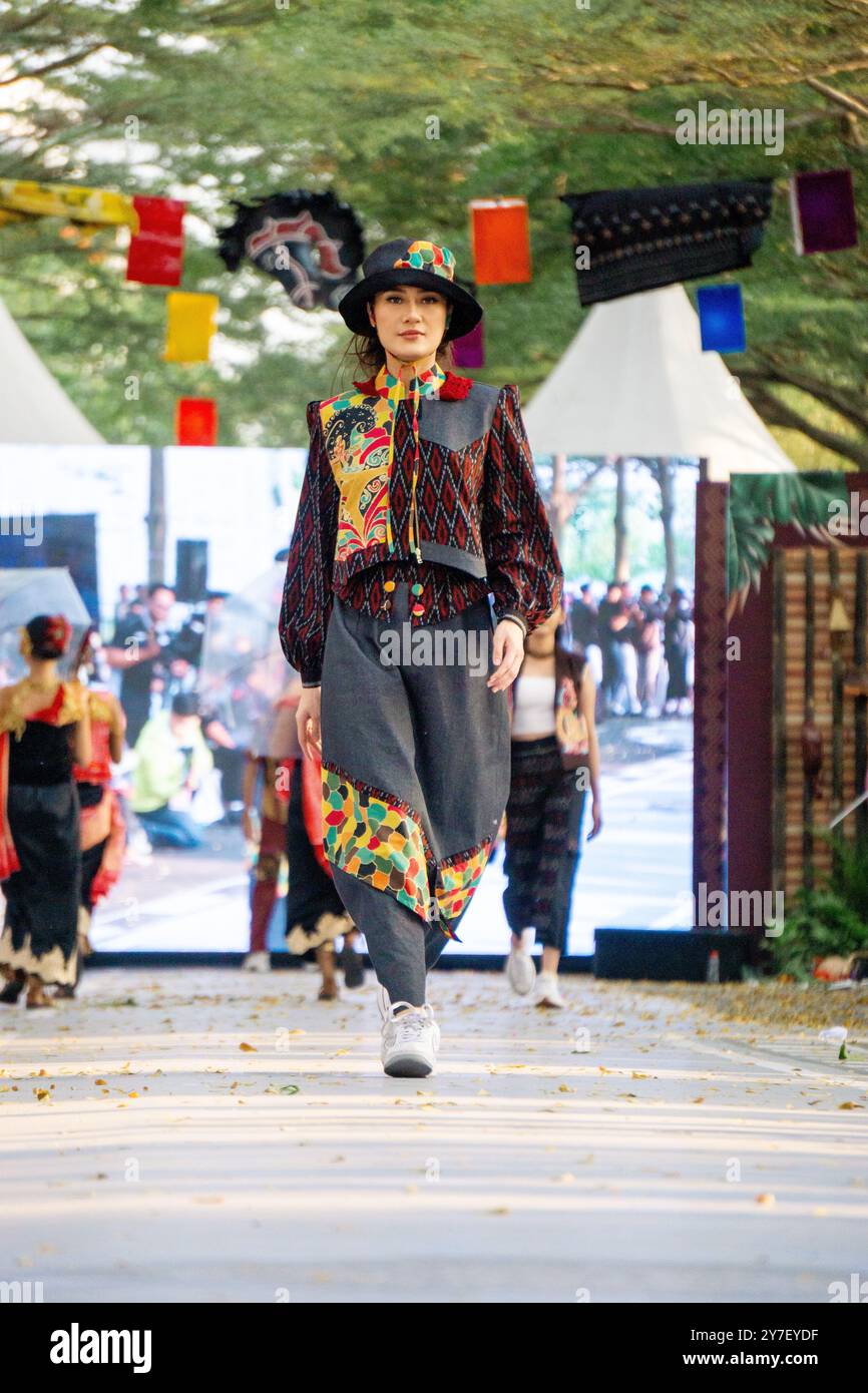 The Second Kediri Fashion Batik Festival "Kadhiri Tutur Wikara" in ...