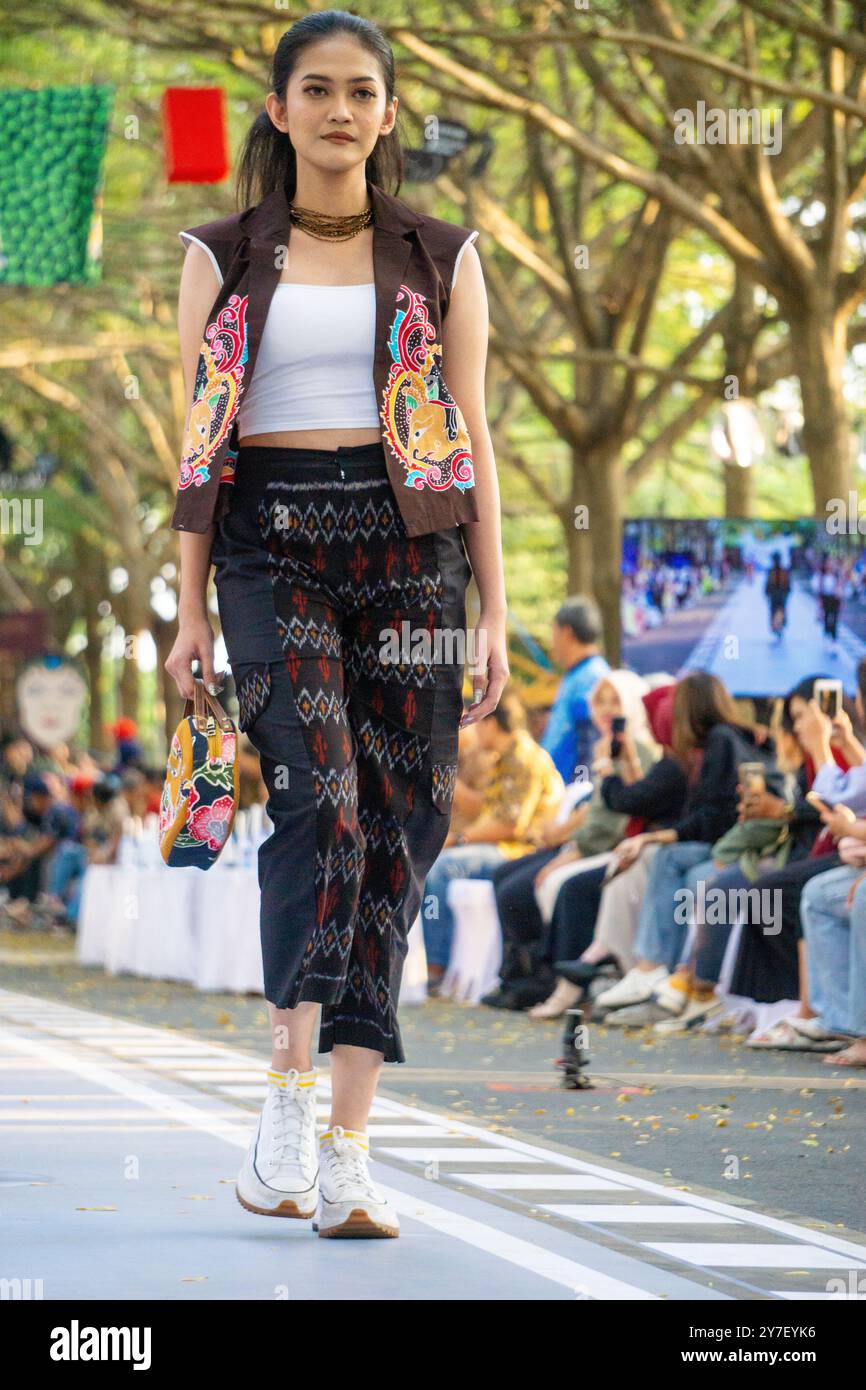 The Second Kediri Fashion Batik Festival "Kadhiri Tutur Wikara" in ...