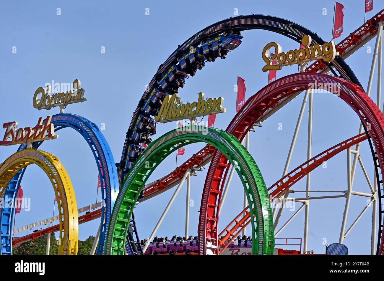 Olympia Looping Achterbahn beim 189. Oktoberfest 2024 auf der ...