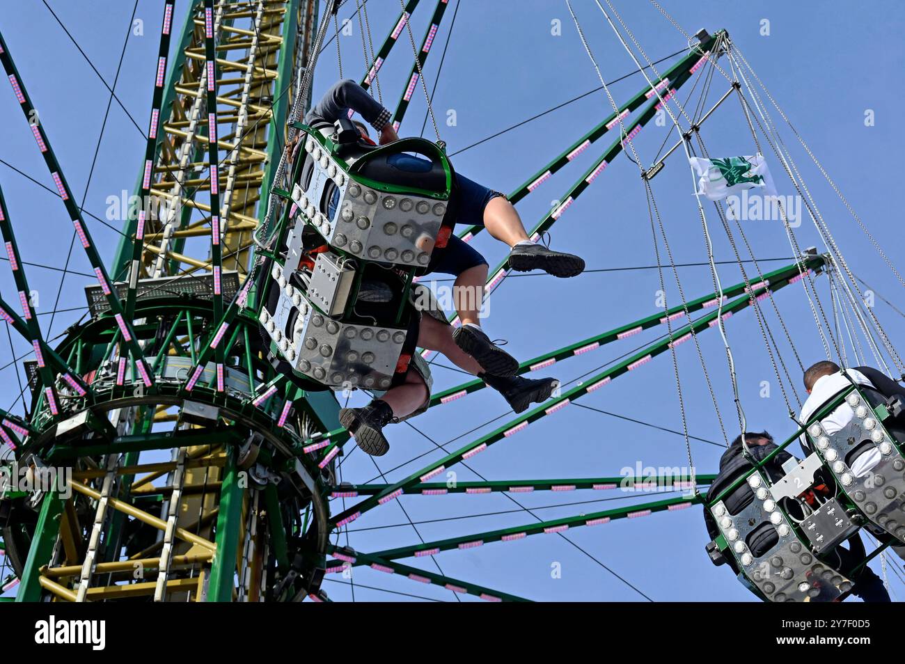 Kettenflieger Bayern Tower beim 189. Oktoberfest 2024 auf der ...