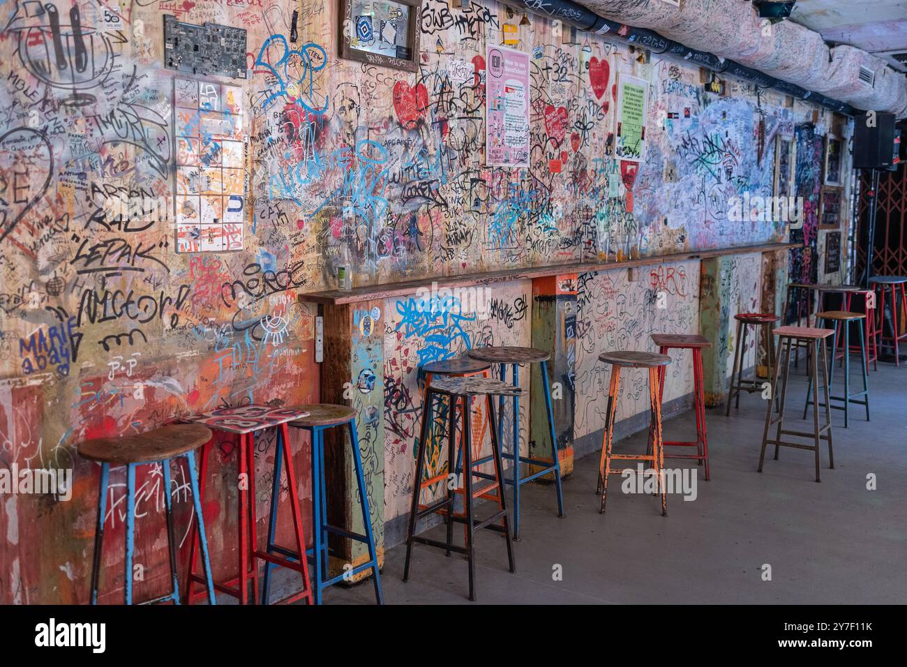 Ruins Bars in Budapest, creativity and art with Discarded Objects ...