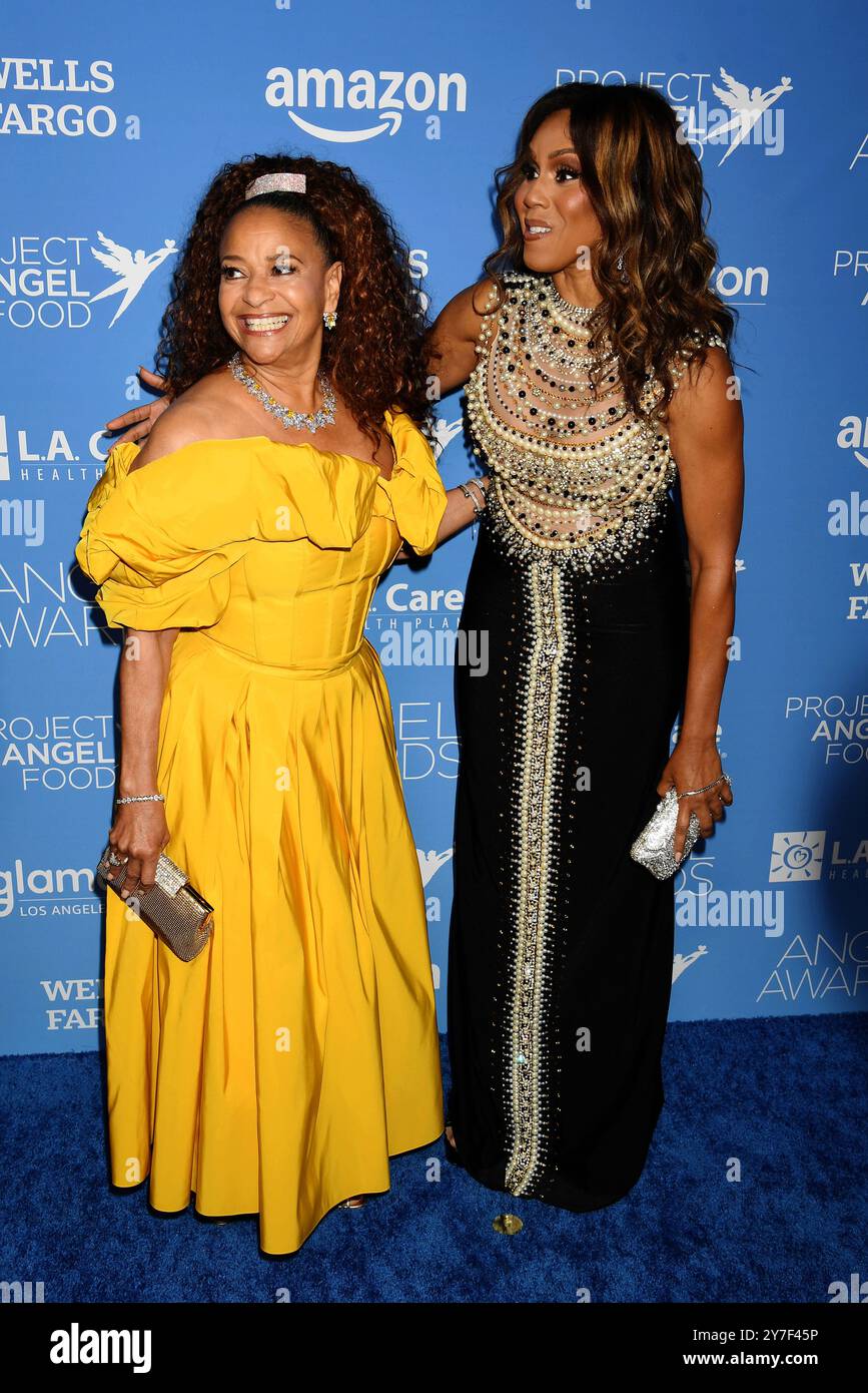LOS ANGELES, CALIFORNIA - SEPTEMBER 28: (L-R) Debbie Allen and Deborah ...