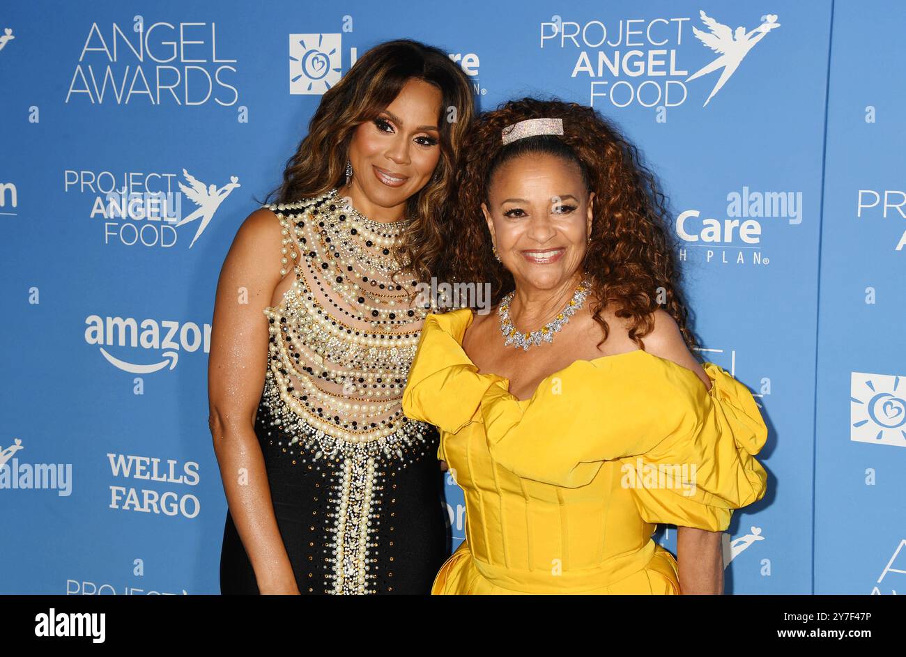 LOS ANGELES, CALIFORNIA - SEPTEMBER 28: (L-R) Deborah Cox and Debbie ...