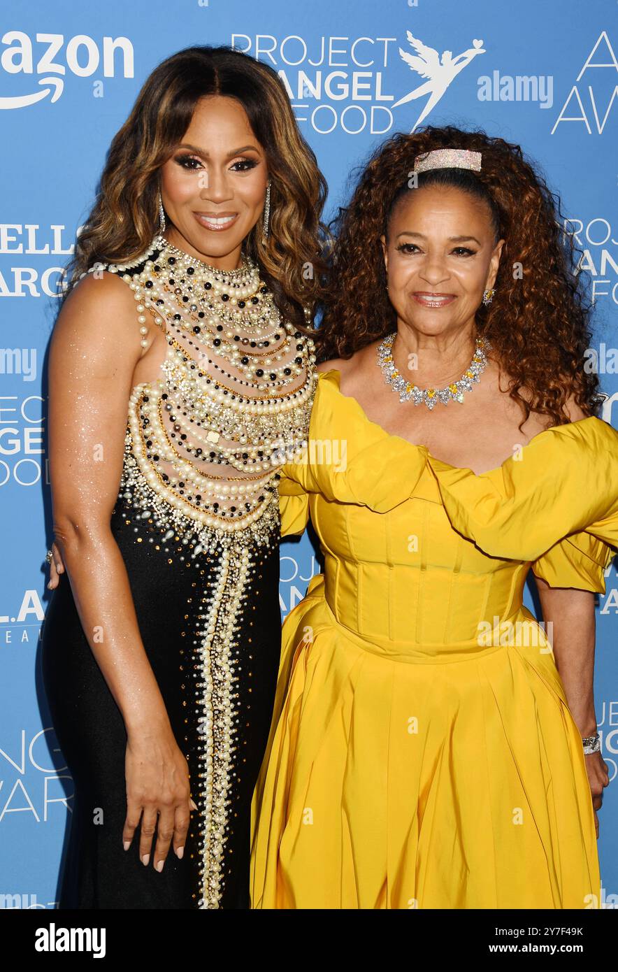 LOS ANGELES, CALIFORNIA - SEPTEMBER 28: (L-R) Deborah Cox and Debbie ...