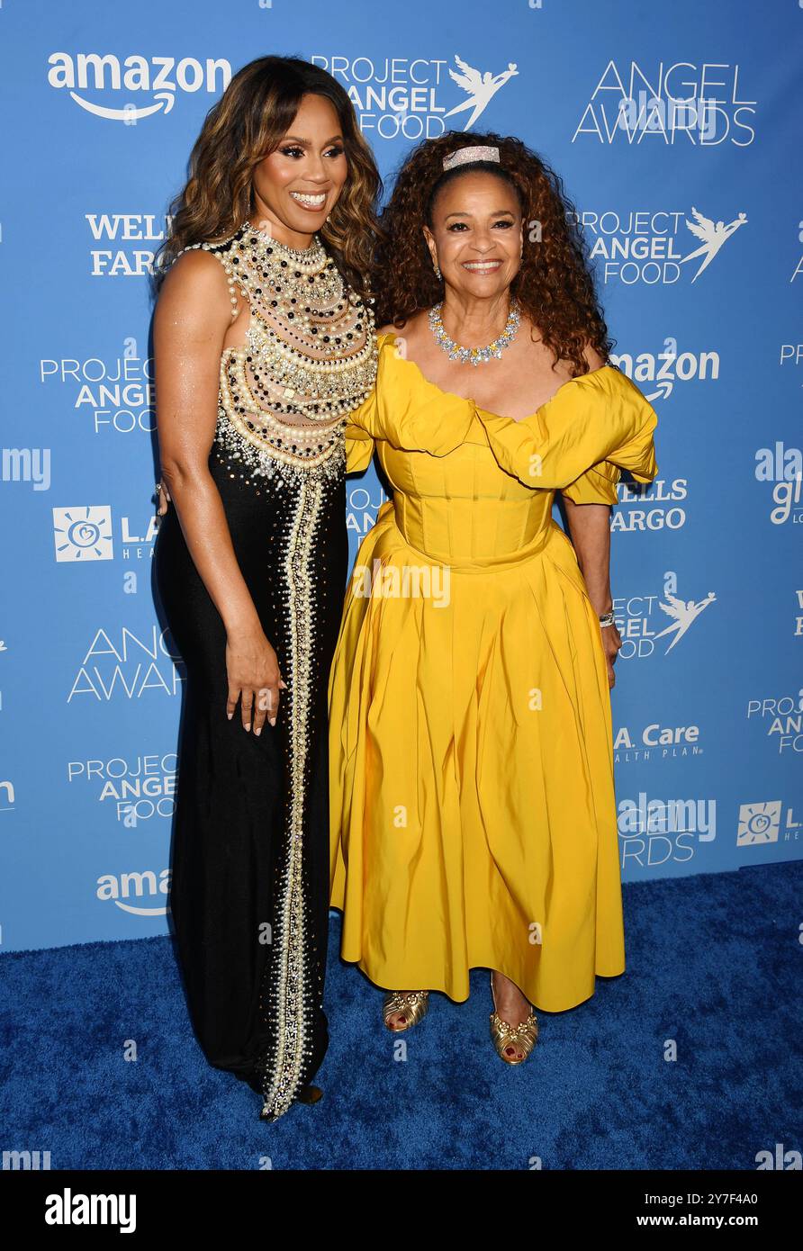 LOS ANGELES, CALIFORNIA - SEPTEMBER 28: (L-R) Deborah Cox and Debbie ...