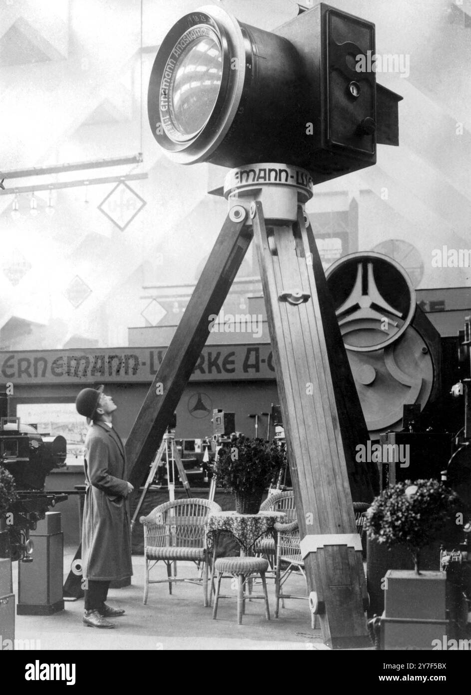 A snap giant in camera land. A giant camera at the photographic fair ...