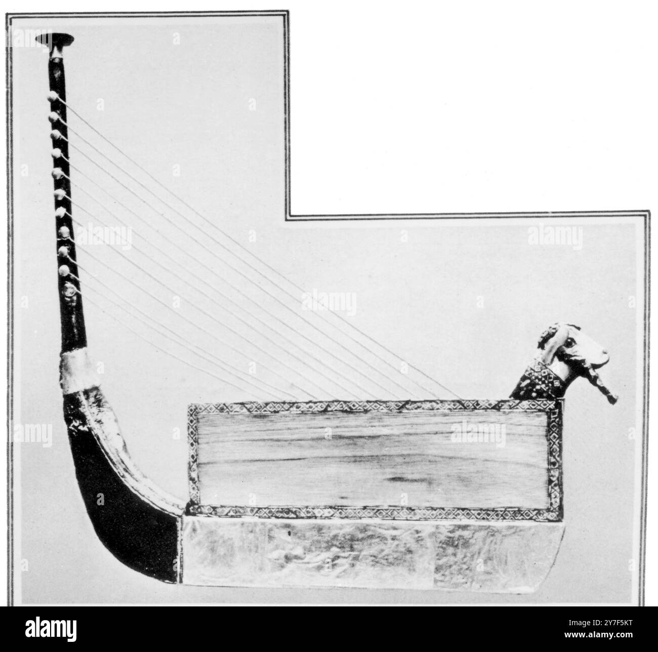 Sumerian art Black and White Stock Photos & Images - Alamy