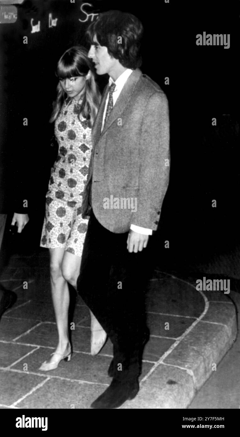 George harrison 1965 hi-res stock photography and images - Alamy