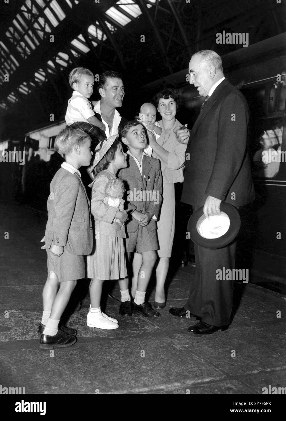 The Australian High Commissioner Sir Eric Harrison bidding farewell to ...