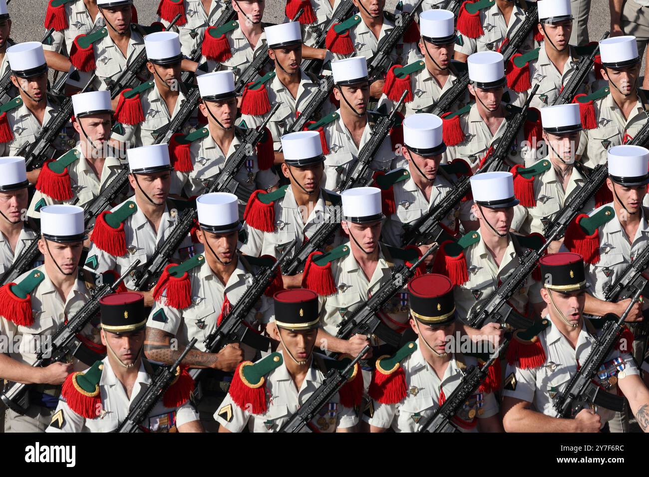 Legionnaires of the 2nd Foreign Parachute Regiment, led by General ...