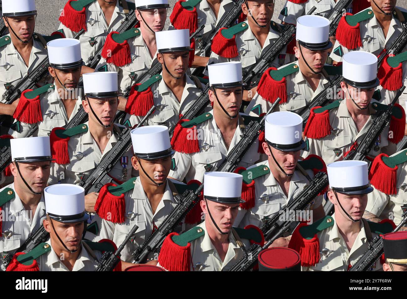 Legionnaires of the 2nd Foreign Parachute Regiment, led by General ...