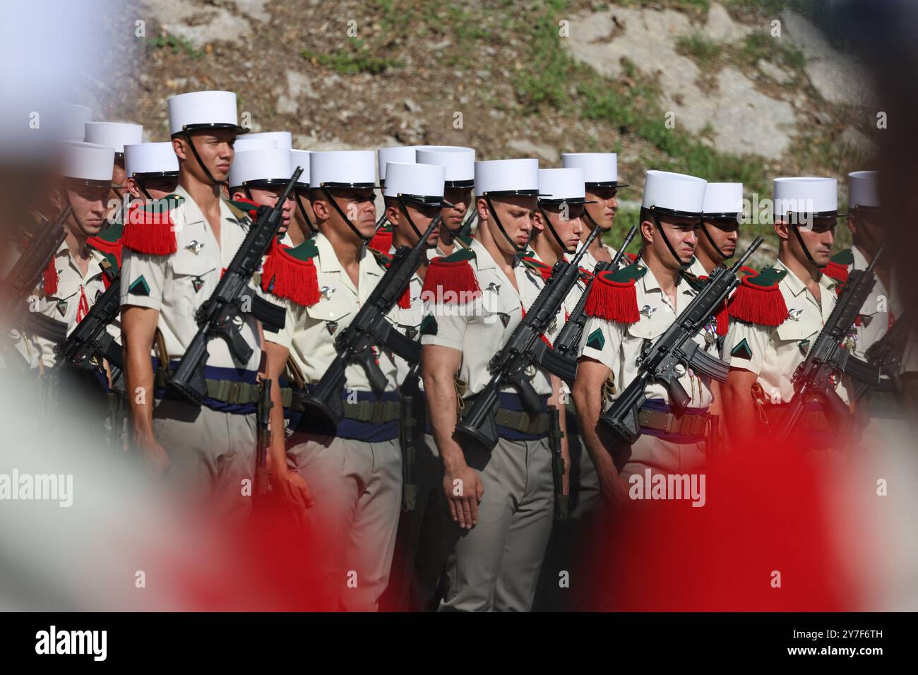 Legionnaires of the 2nd Foreign Parachute Regiment, led by General ...