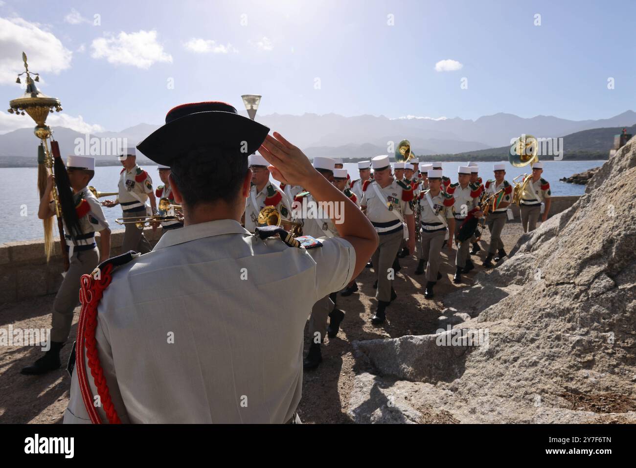 Legionnaires of the 2nd Foreign Parachute Regiment, led by General ...