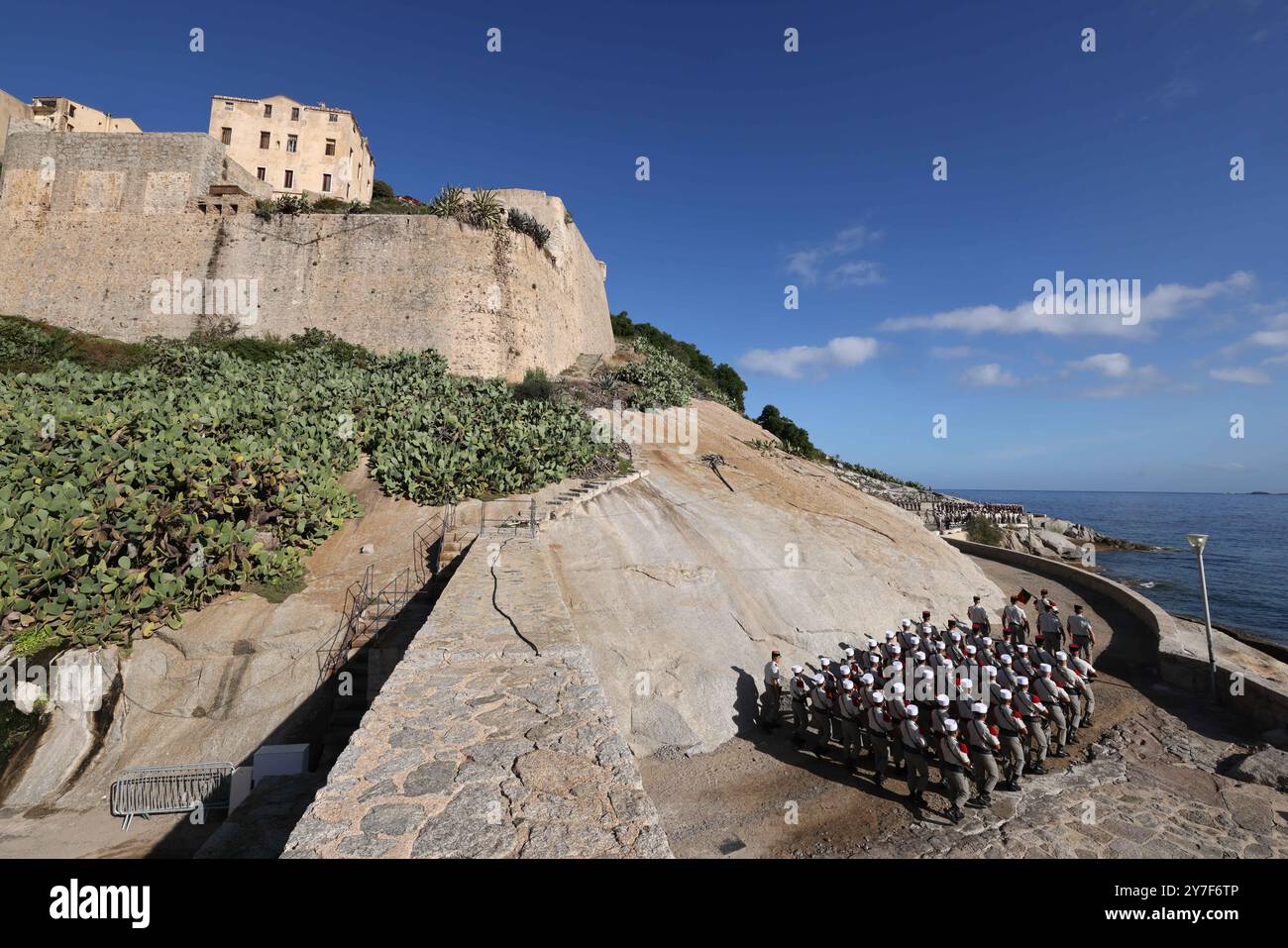 Legionnaires of the 2nd Foreign Parachute Regiment, led by General ...