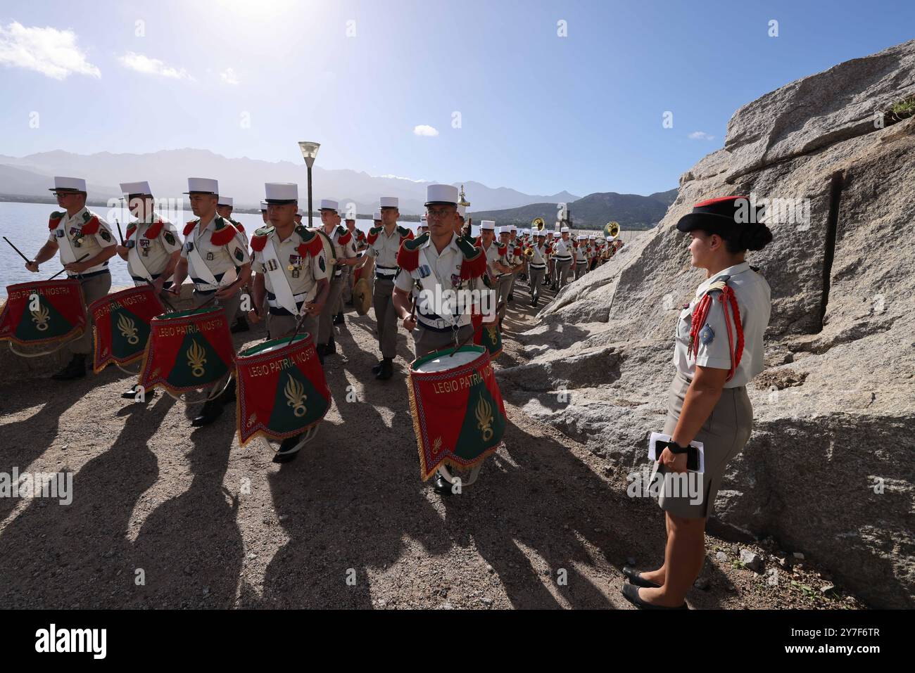 Legionnaires of the 2nd Foreign Parachute Regiment, led by General ...