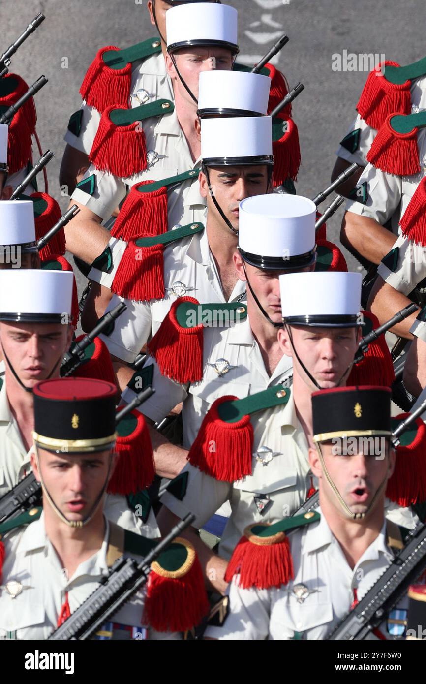 Legionnaires of the 2nd Foreign Parachute Regiment, led by General ...