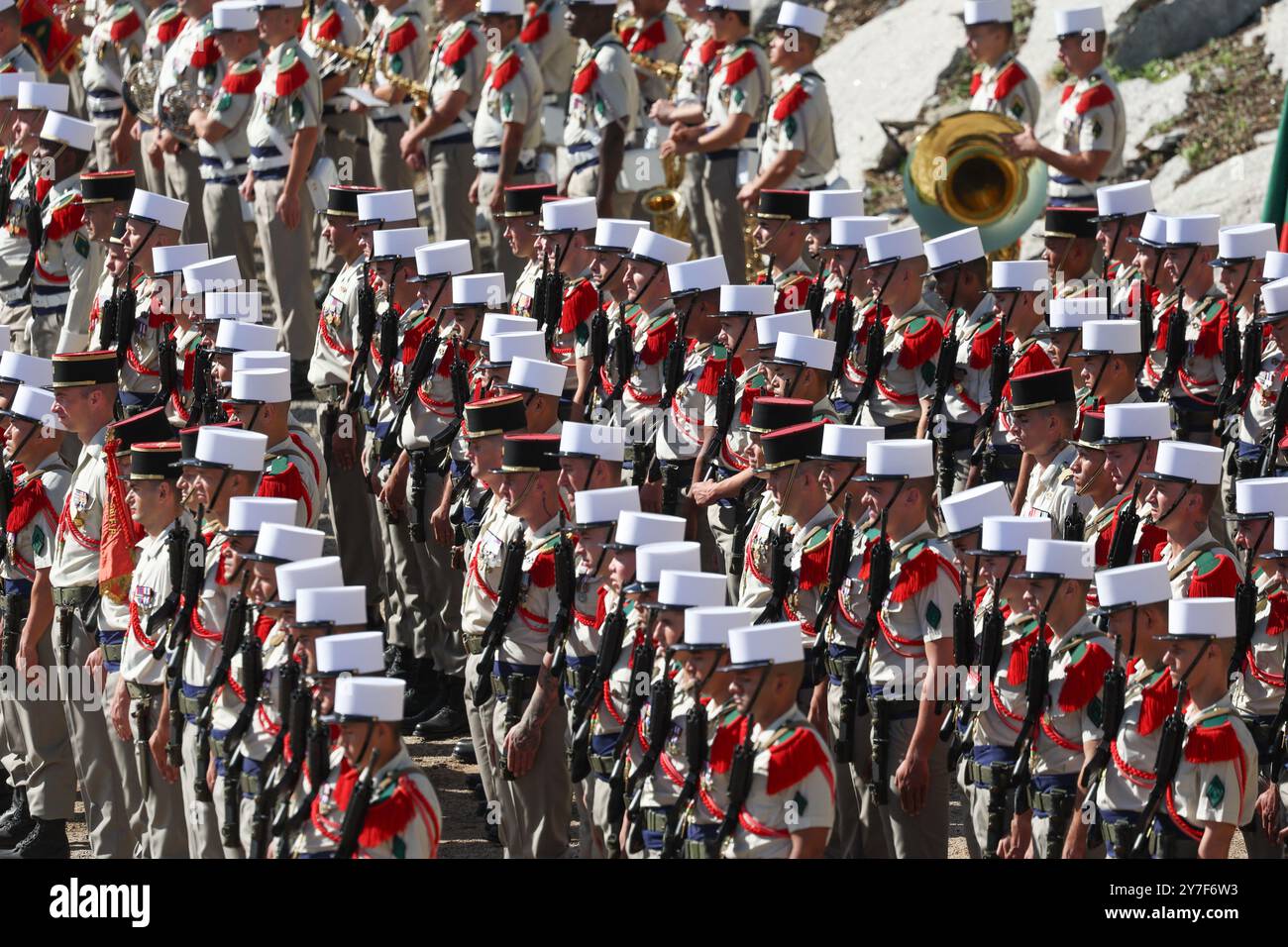 Legionnaires of the 2nd Foreign Parachute Regiment, led by General ...