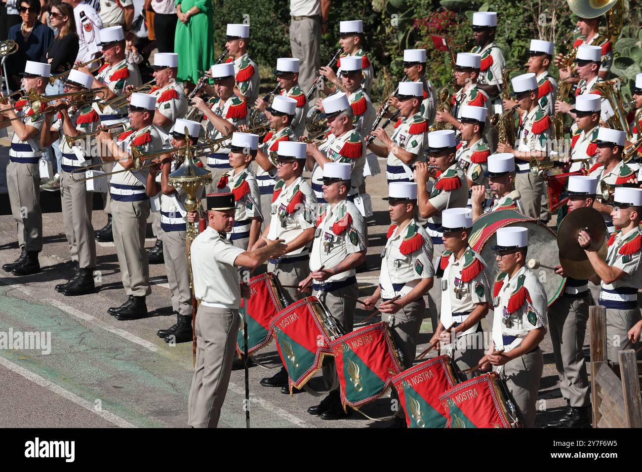 Legionnaires of the 2nd Foreign Parachute Regiment, led by General ...