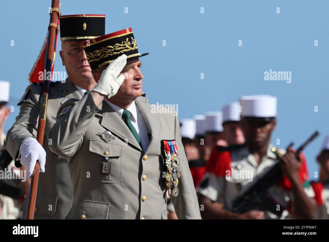 Legionnaires of the 2nd Foreign Parachute Regiment, led by General ...