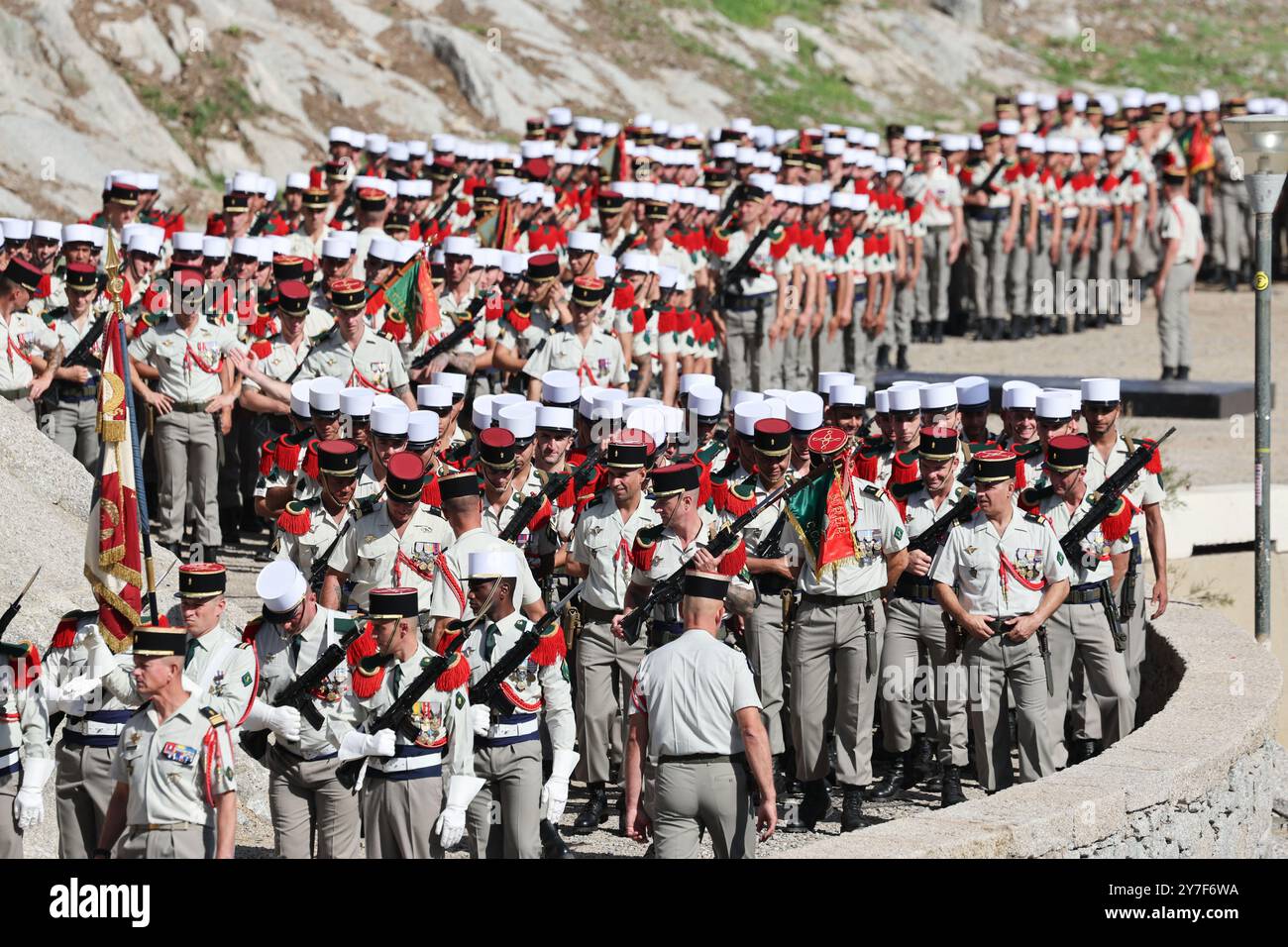 Legionnaires of the 2nd Foreign Parachute Regiment, led by General ...