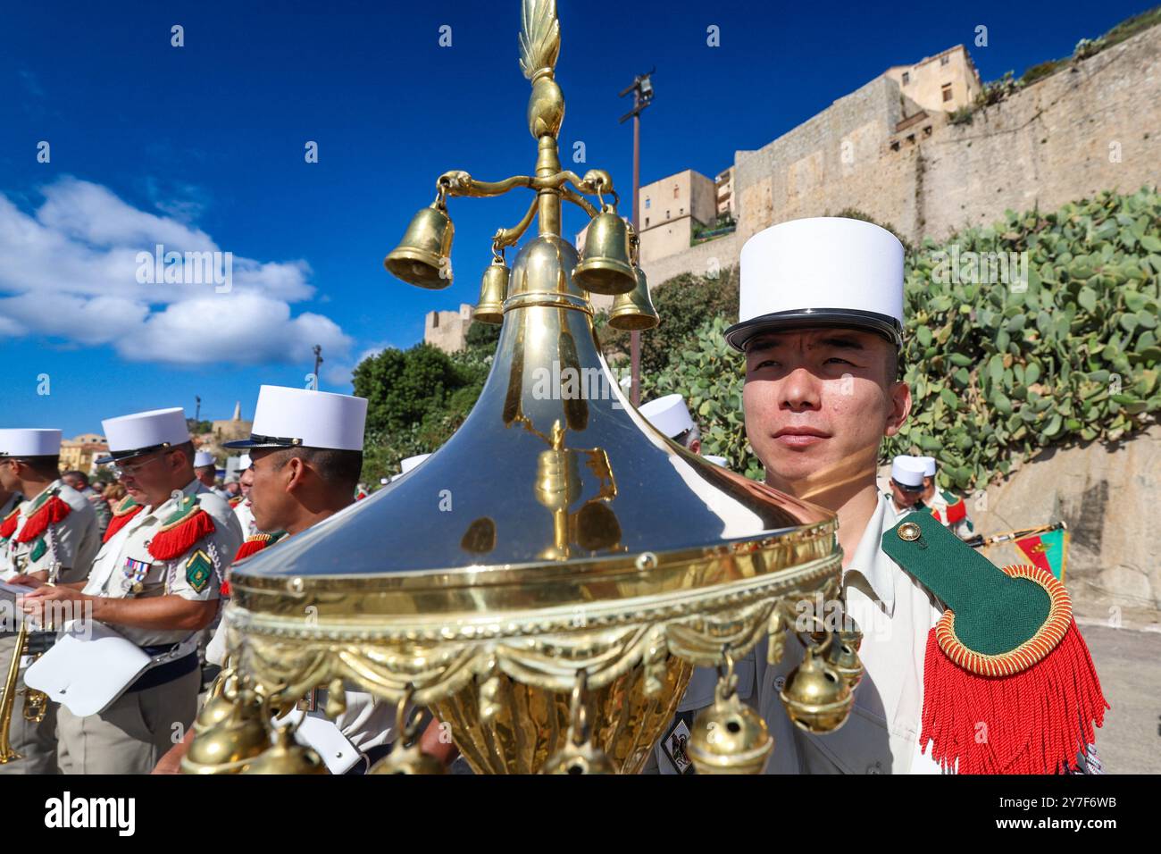 Legionnaires of the 2nd Foreign Parachute Regiment, led by General ...