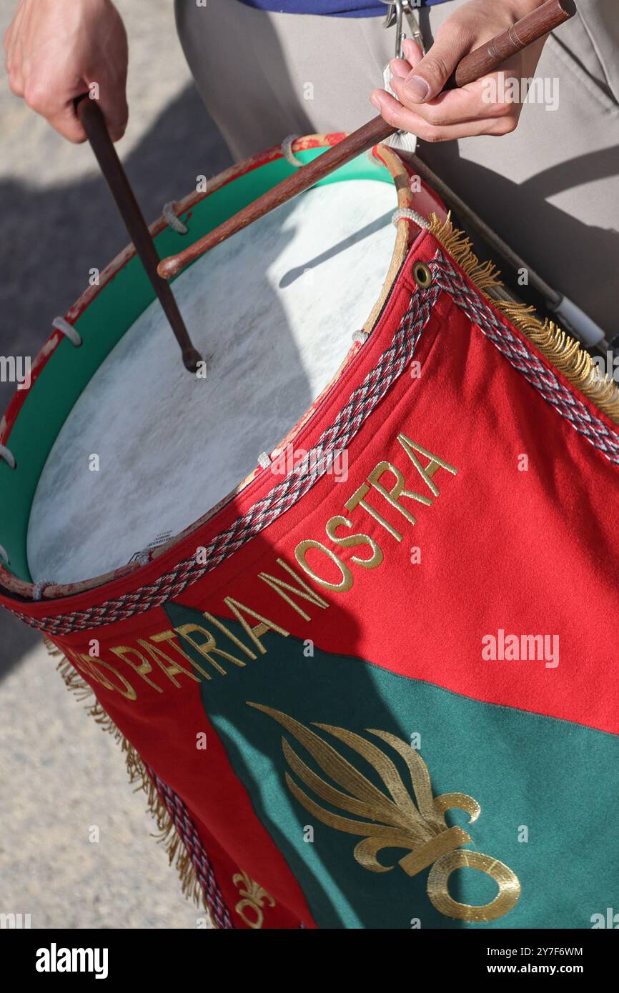 Legionnaires of the 2nd Foreign Parachute Regiment, led by General ...