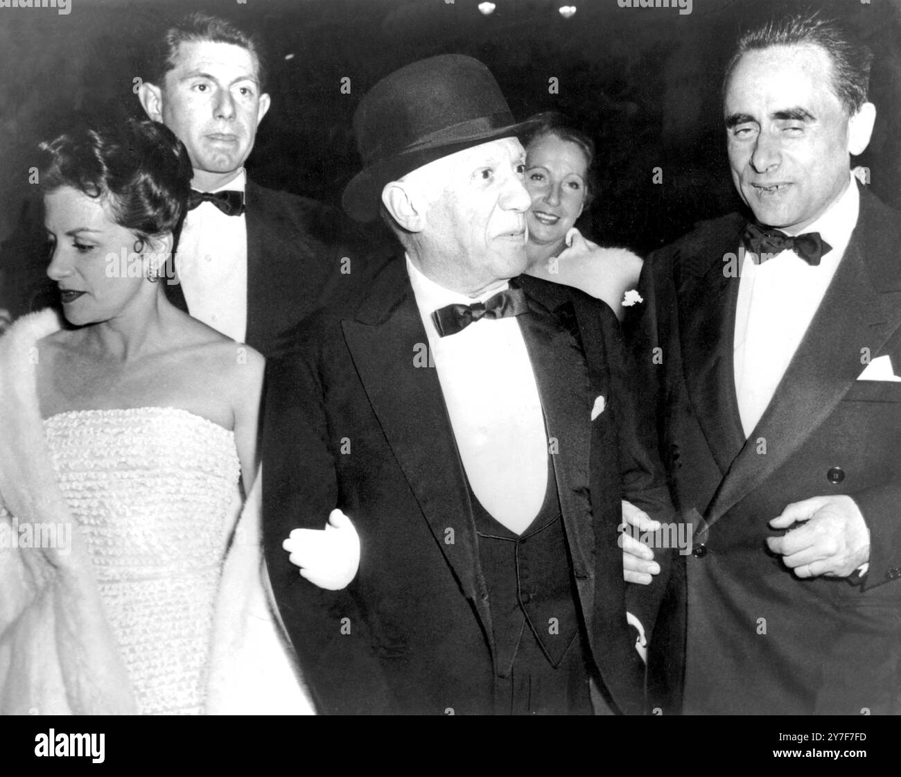 Pablo Picasso arrives in a formal suit and bowler hat at the Palace of ...