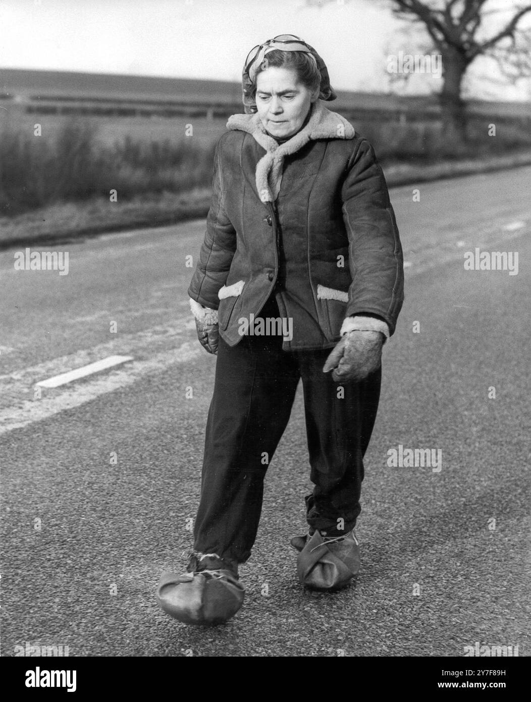 Dietician Dr Barbara Moore Her Feet Heavily Bound Plods Her Way From Edinburgh To London