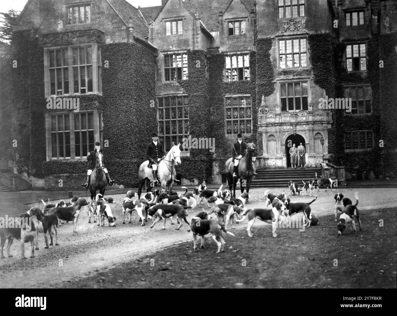 Wroxton abbey hi-res stock photography and images - Alamy