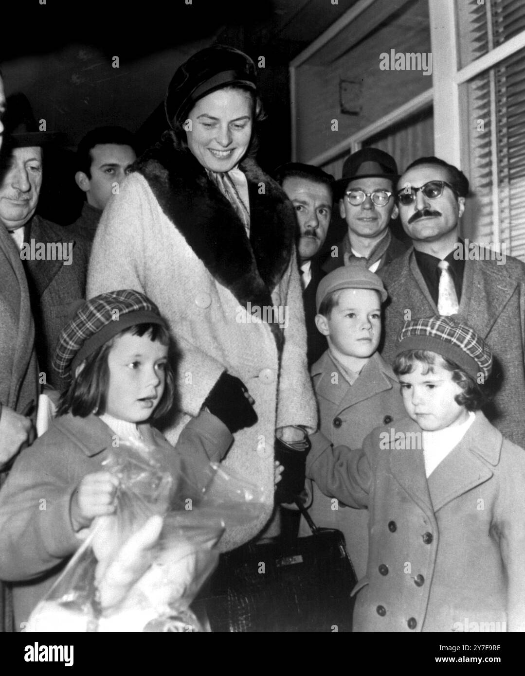 Swedish film actress Ingrid Bergman arrives in Rome greeted by her ... Swedish film actress Ingrid Bergman arrives in Rome greeted by her ...