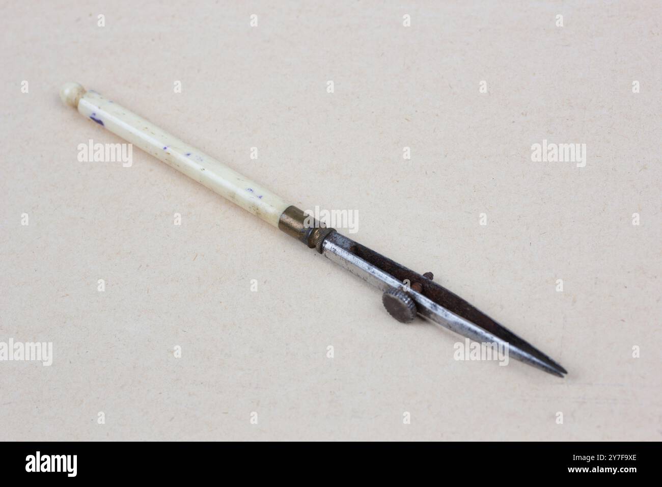Vintage retro ruling pen on paper background Stock Photo - Alamy
