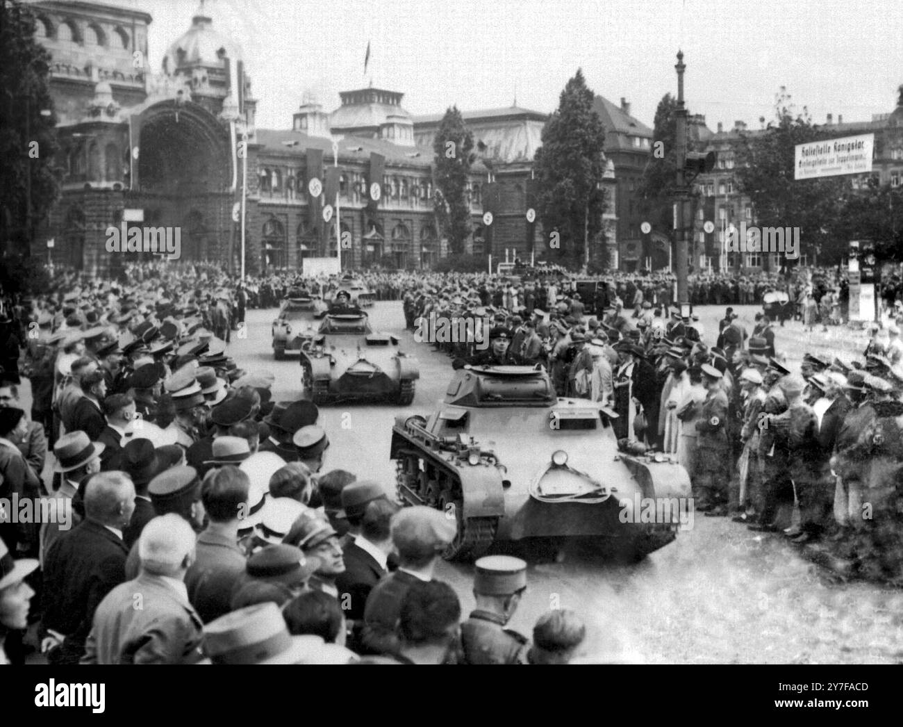 Germany's new tanks parade through Nuremberg during Nazi congress 16th ...