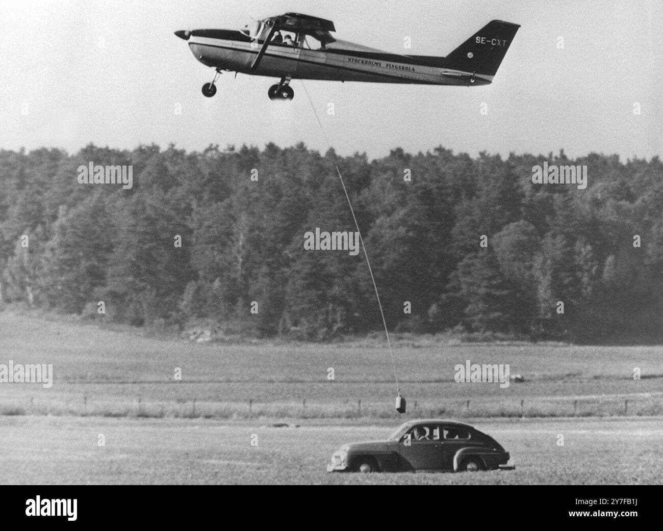 Cessna 172 ground Black and White Stock Photos & Images - Alamy