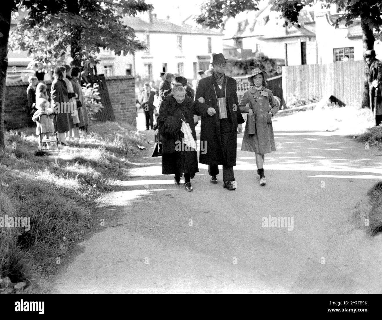 Dutch and Belgian refugees began to arrive in England Refugees and ...