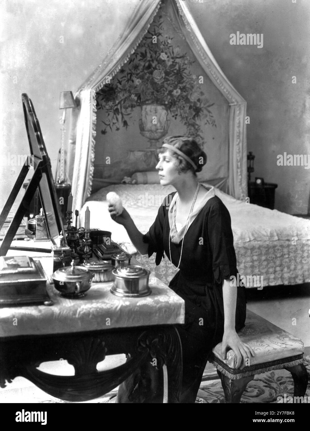 Lady Diana Buff-Cooper 5th July 1920 Stock Photo - Alamy