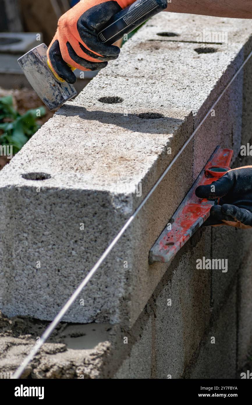Bricklayer works on a wall hi-res stock photography and images - Alamy